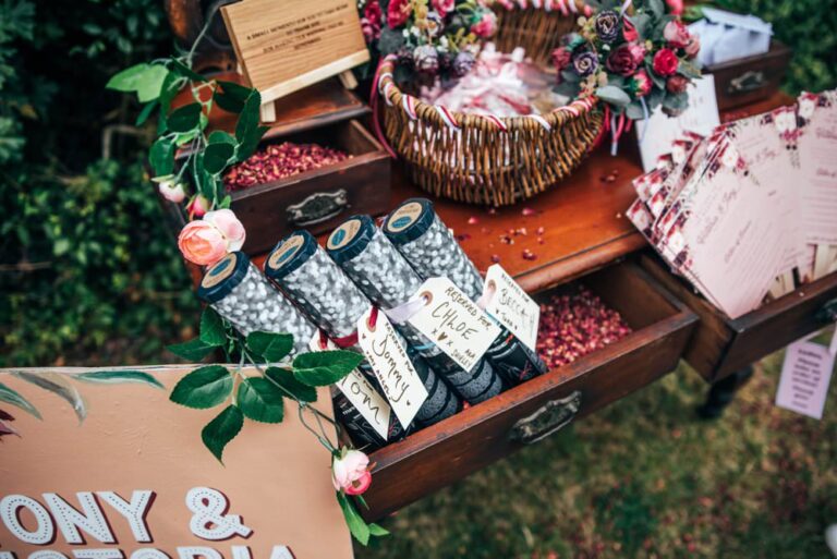 46 Unique Wedding Confetti Ideas – By Type & Display