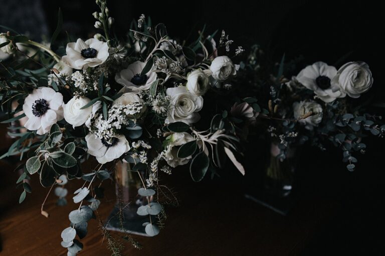 25 Seasonal Winter Wedding Flower & Bouquet Ideas