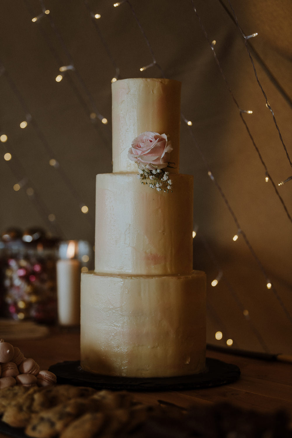 40 Spectacular Gold Wedding Cake Ideas That Sparkle & Shine