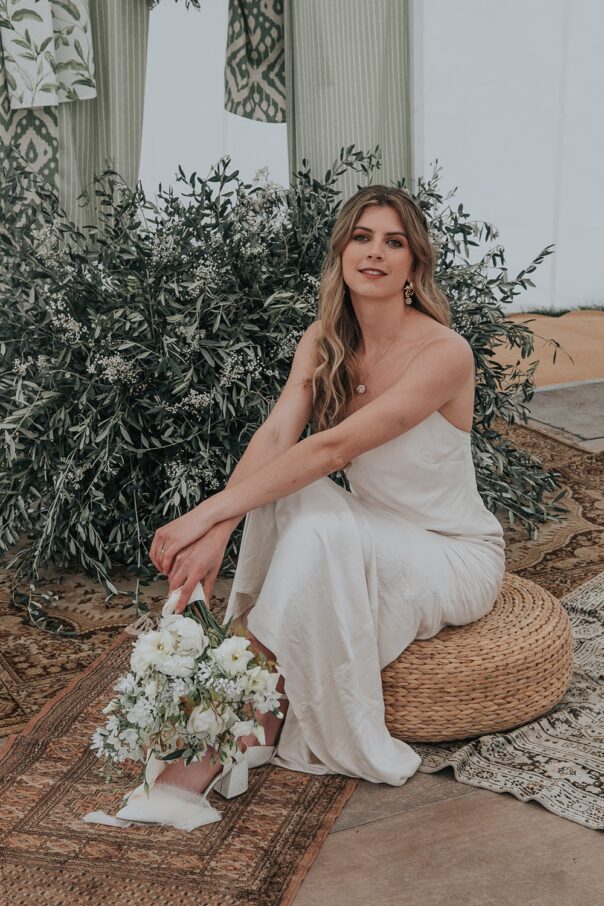Gorgeous Greenery & White Mismatched Patterns Wedding Ideas